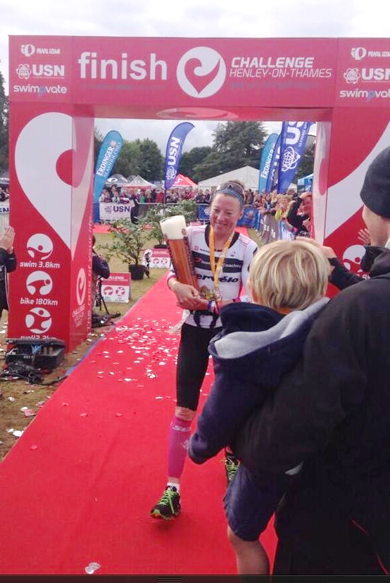 Challenge Henley: Victoire de Tom Lowe et Bella Bayliss pour sa der ...