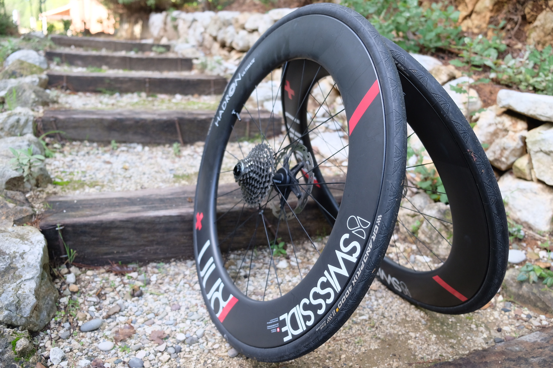 SWISS SIDE : HADRON ULTIMATE 800 DISC | Trimax Magazine
